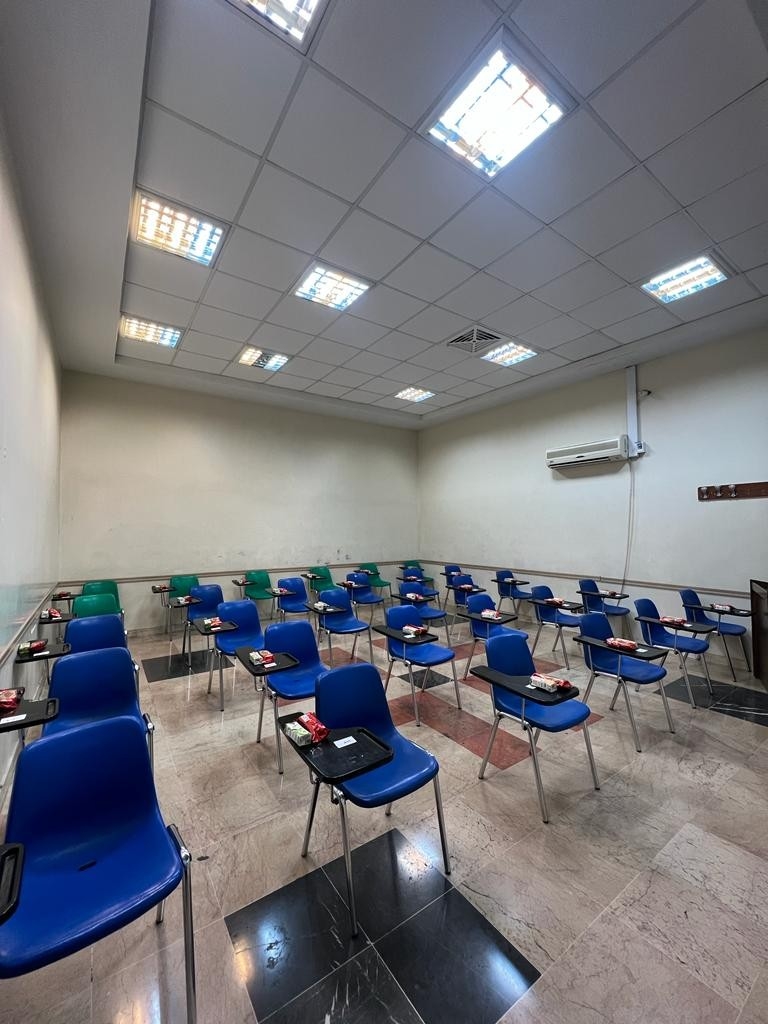 گزارش تصویری از برگزاری آزمون جذب مدرس در استان تهران کانون زبان ایران